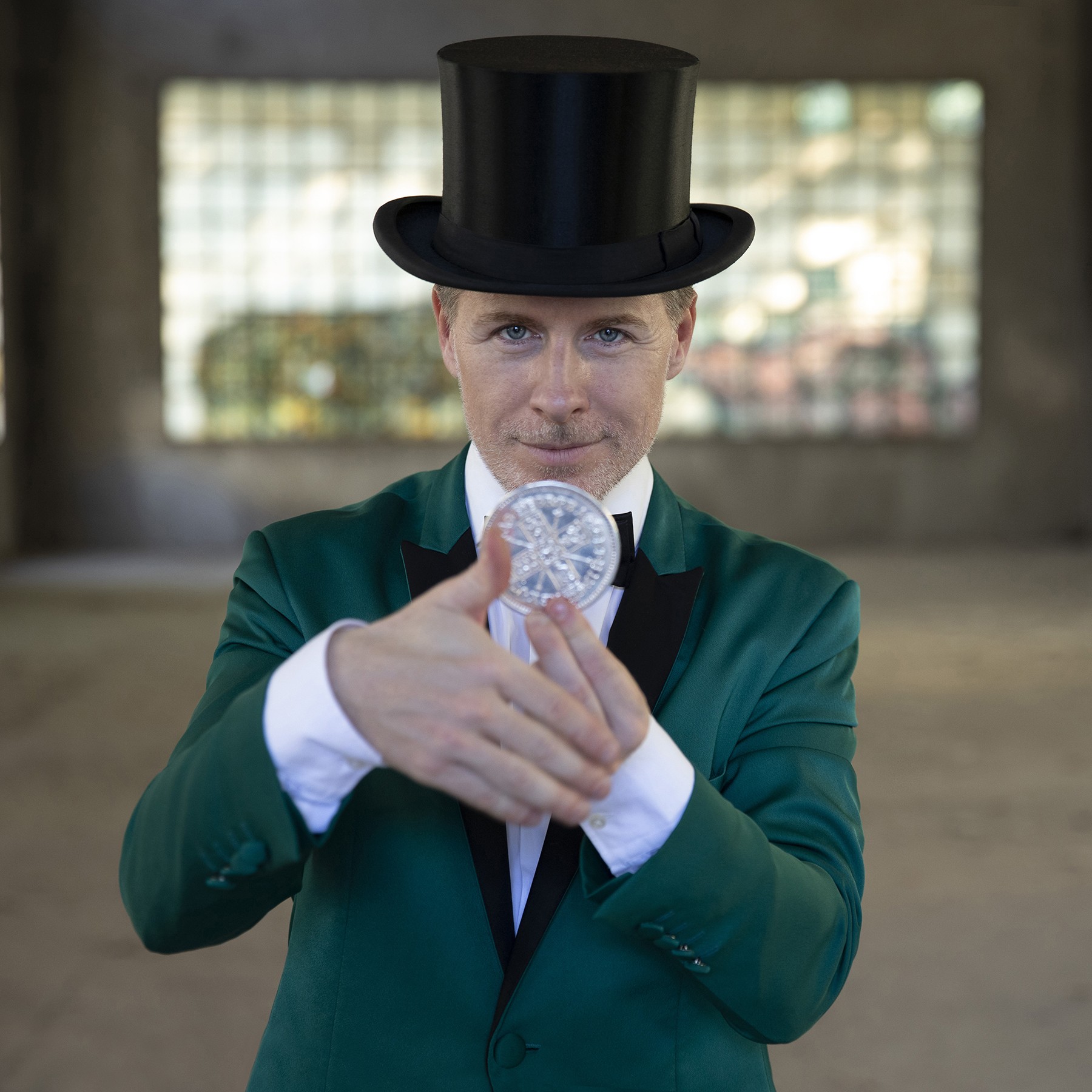 One Man Show - Magician and Show One Man Show - Magician and Show