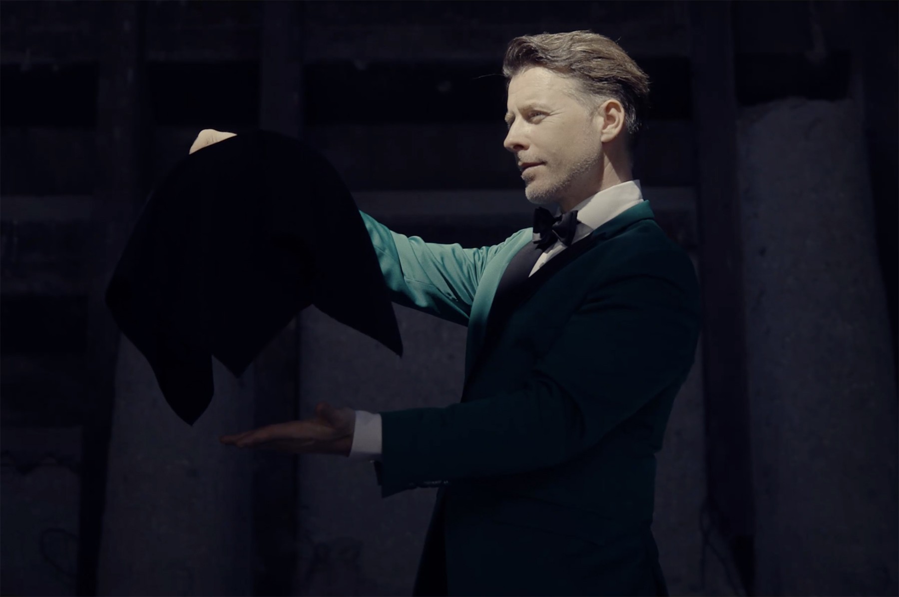 One Man Show - Magician and Show One Man Show - Magician and Show